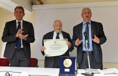 Orgoglio, empatia e amore nell’omaggio per i 90 anni di Mario Fratti