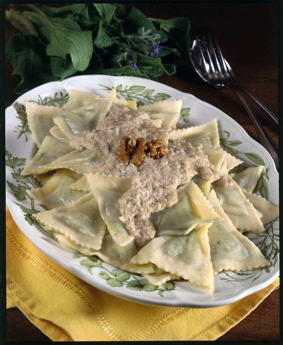 Los pansoti en salsa de nueces receta típica de Liguria